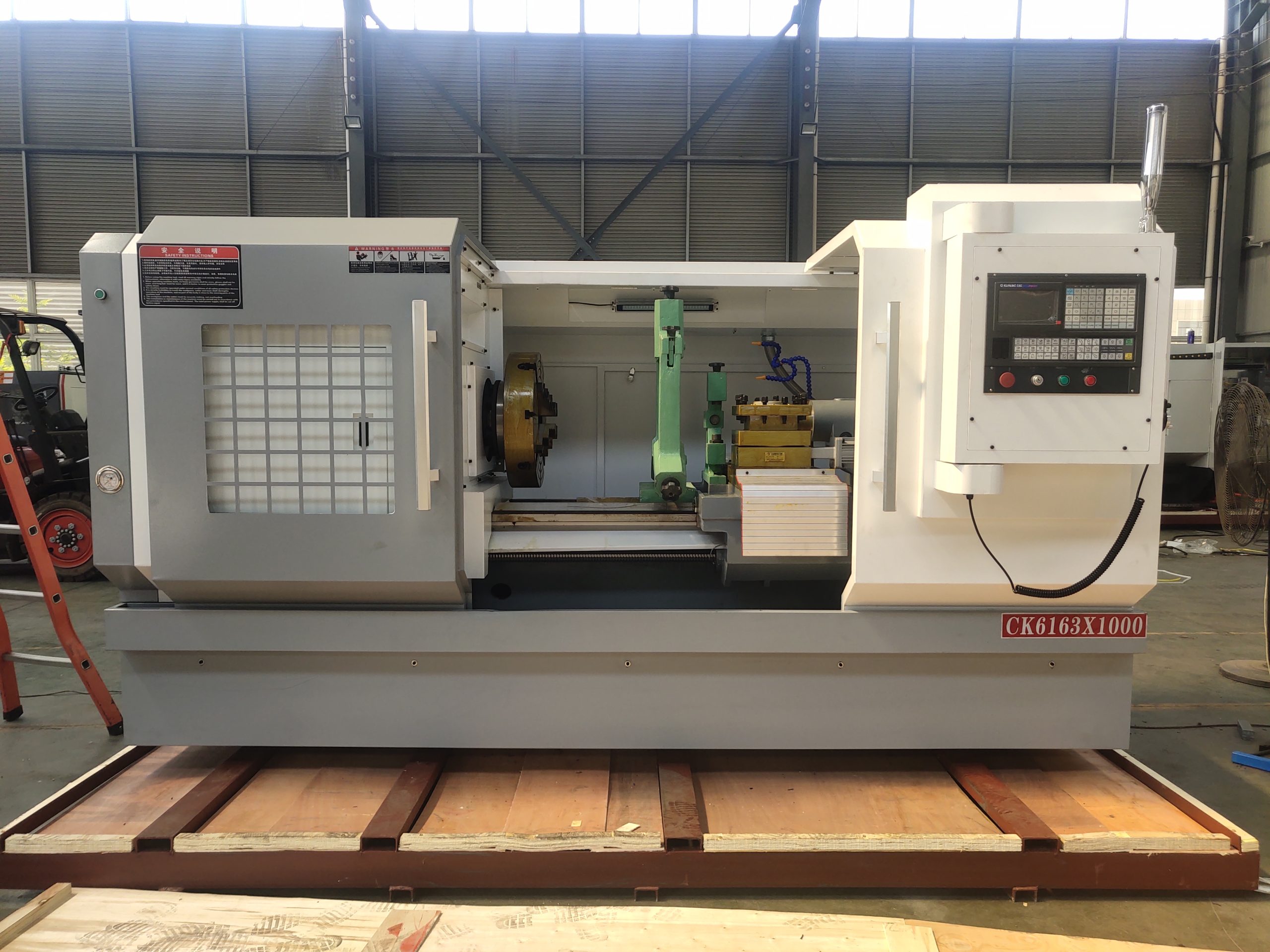 Application and function of automatic feeder in flat bed CNC lathe ...